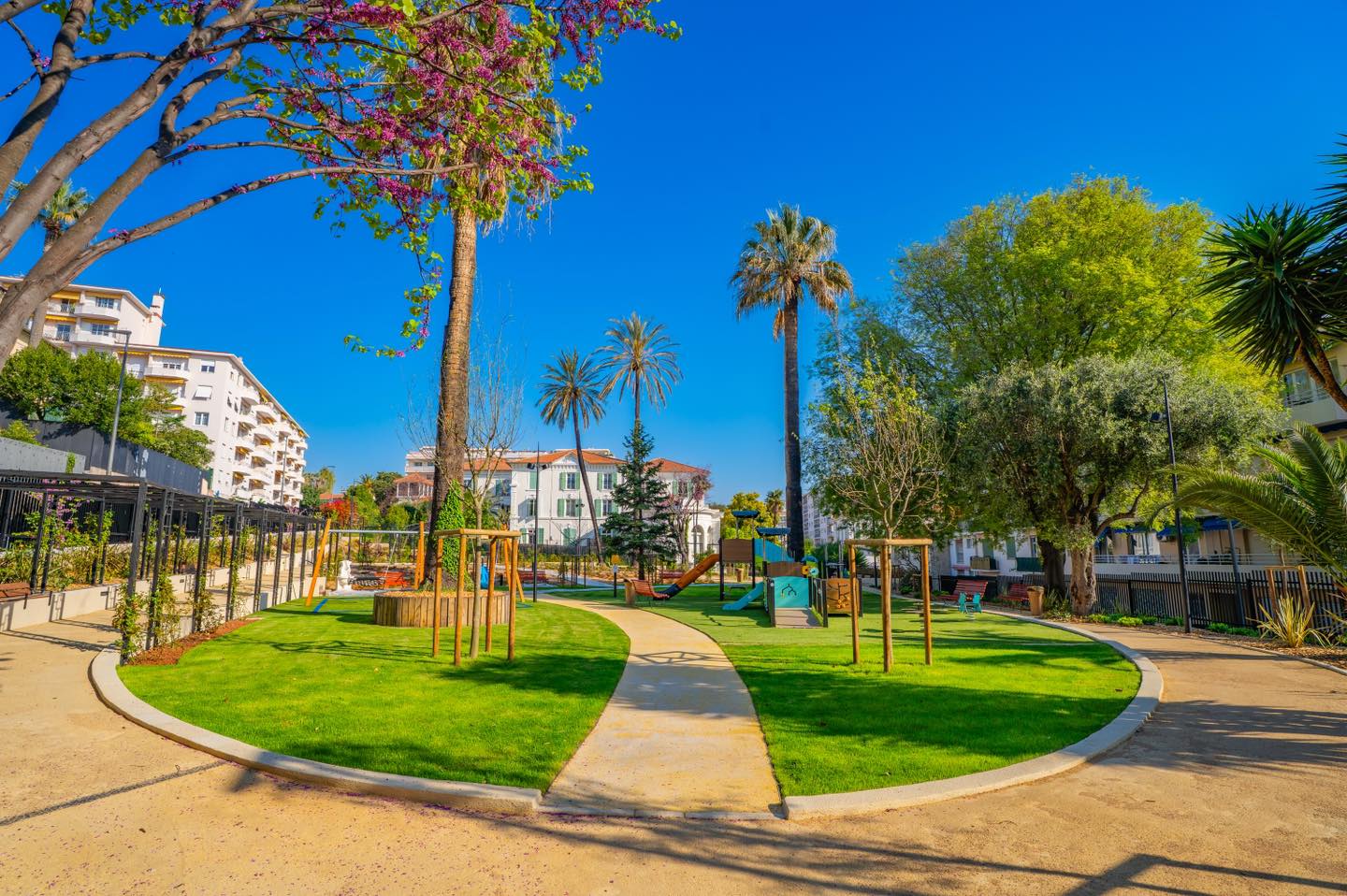 David Lisnard inaugure le square Campestra, le 11ème jardin public créé par la Mairie de Cannes ...
